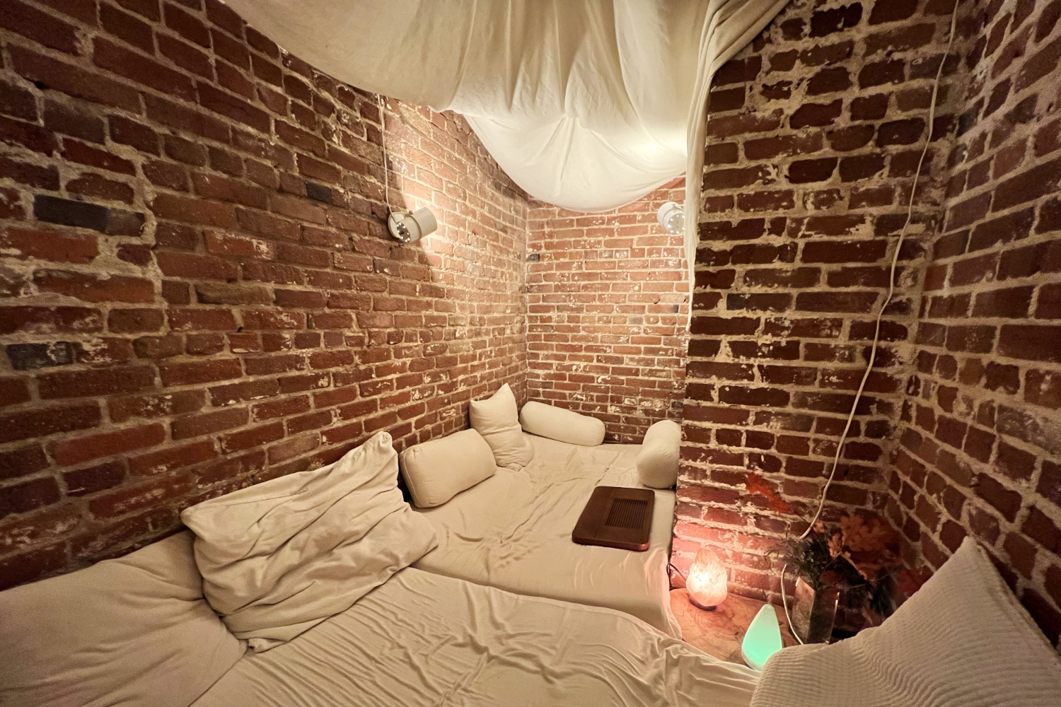 繋がりを求めて生まれた、新しいナイトライフの形：Tea at Shiloh | EIS Insight